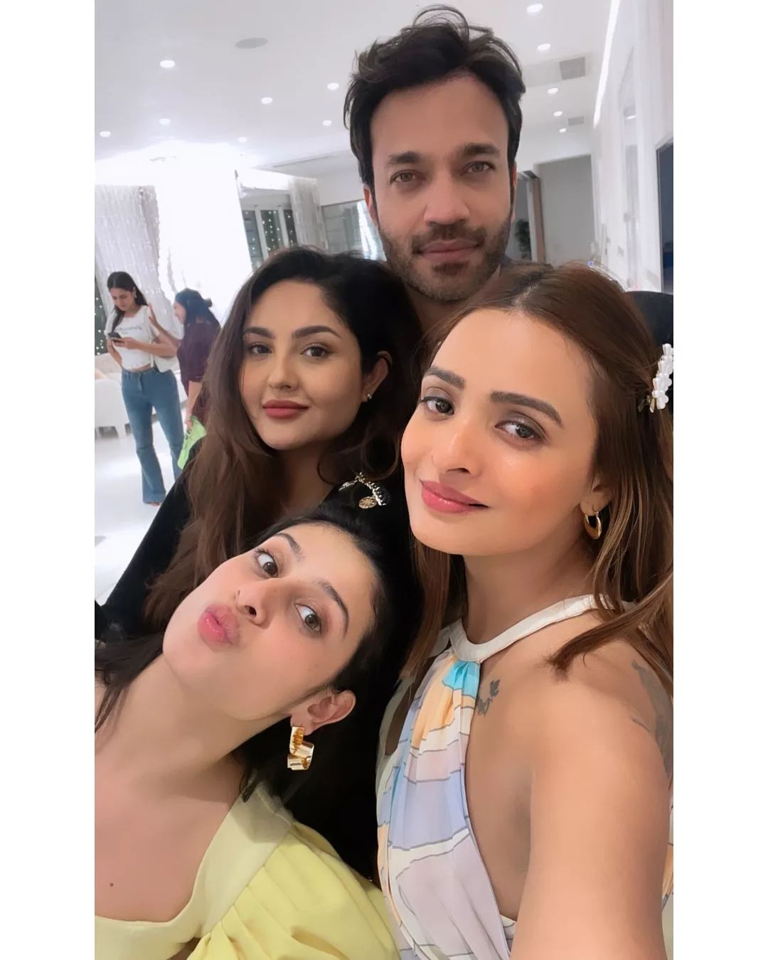 Vicky Jain parties with Ayesha Khan, Isha Malviya after ‘Bigg Boss 17’ eviction - India Today